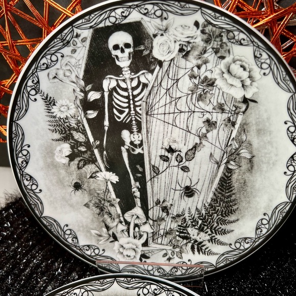 eaton fine dining | Holiday | Set Of 4 Halloween Fine Dining Plates ...